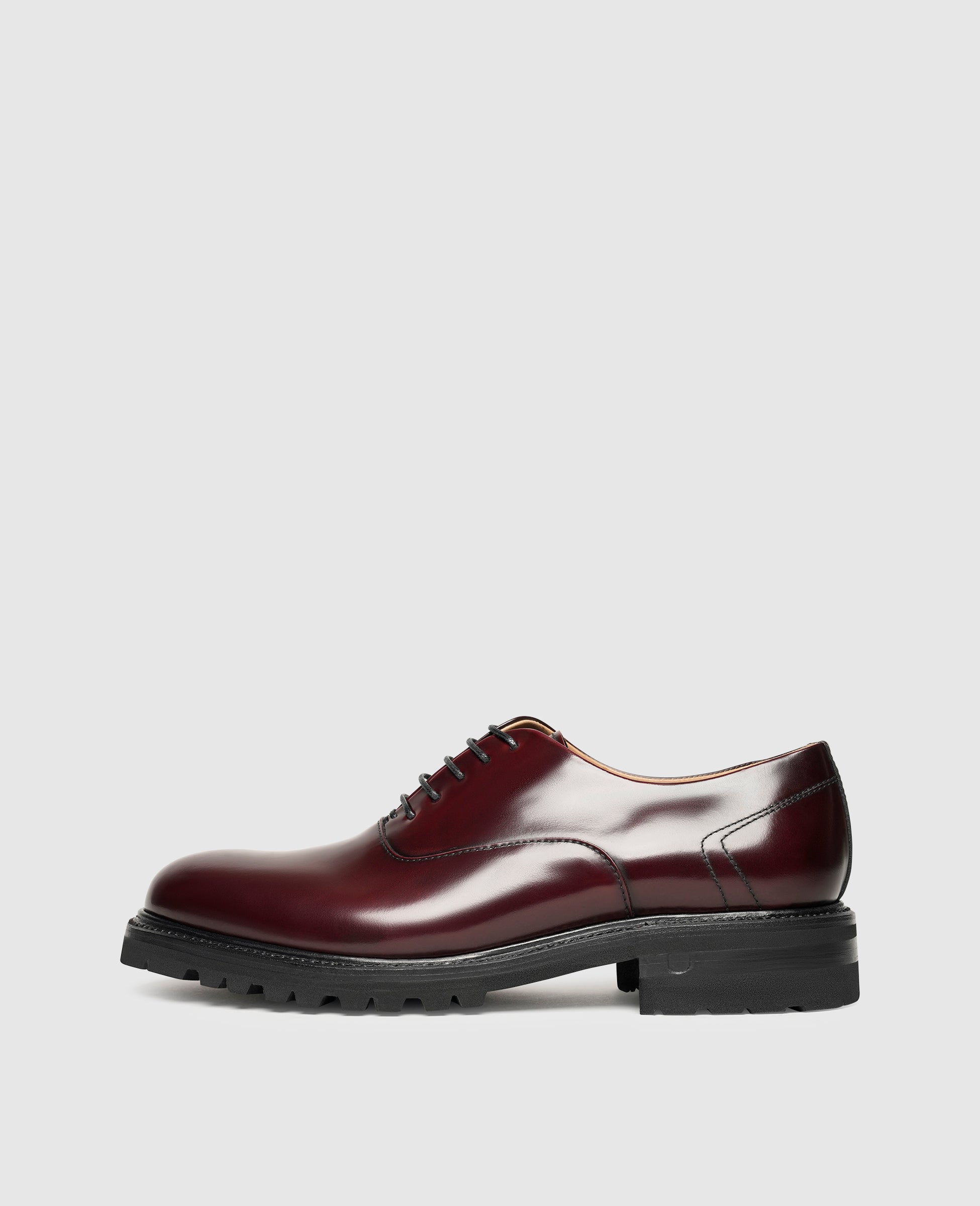 Silk matte Oxford men's shoe with distinctive profile sole | Shoepassion